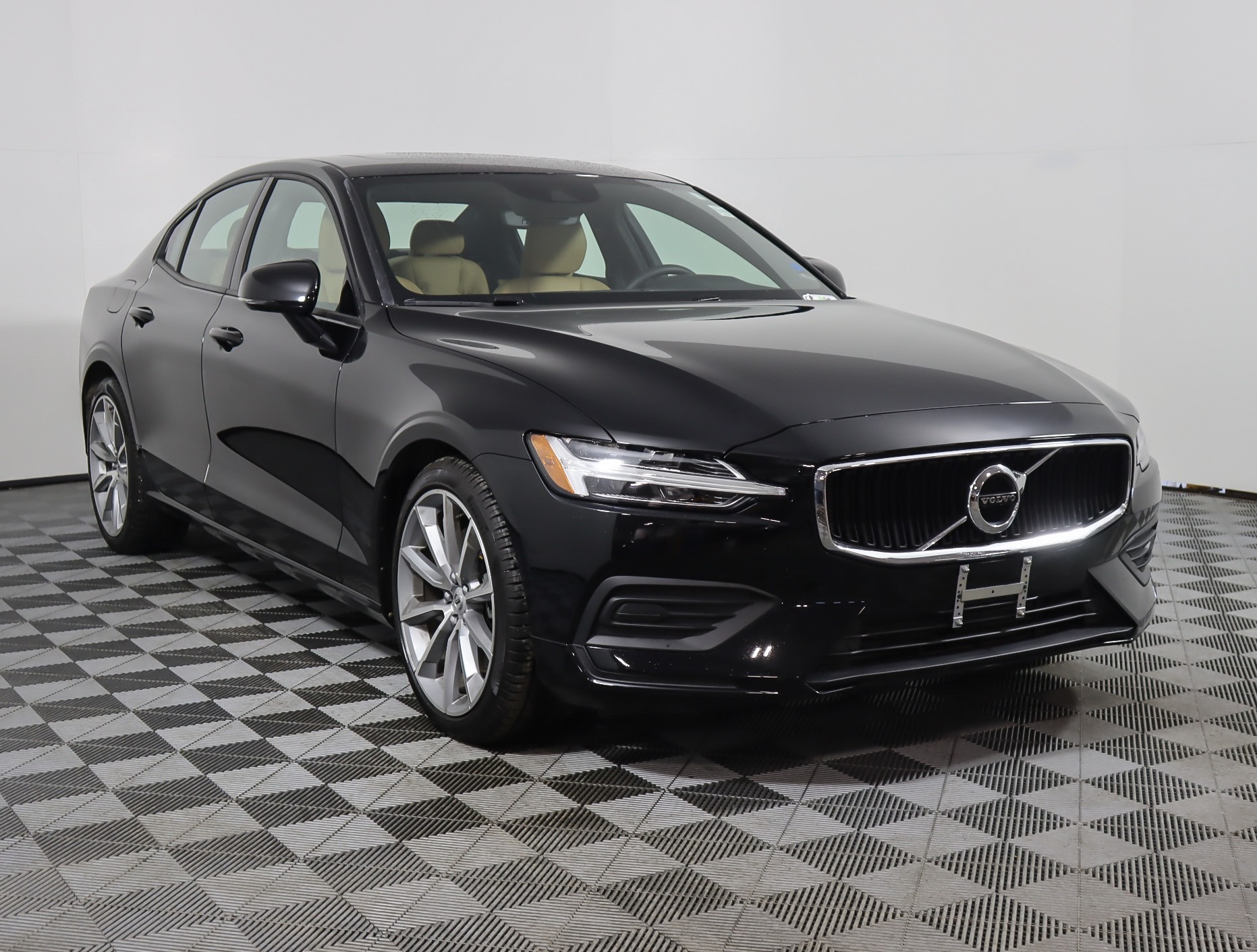 Certified Pre-Owned 2020 Volvo S60 T6 Momentum Intermediate Luxury in ...